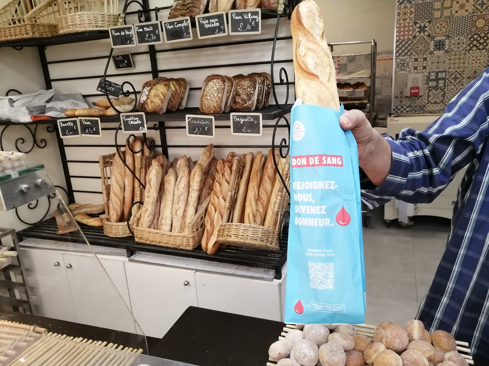 Dépôt et distribution de flyers - ArtStreet - Agence de Street Marketing